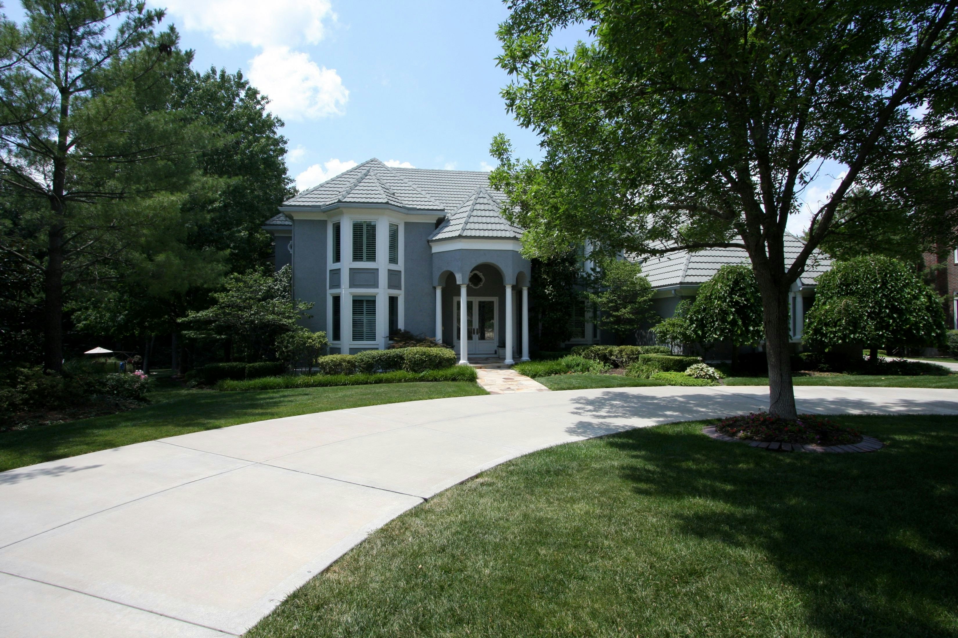 11364 W. 121st Terrace, Overland Park, KS 66213, Presented by Suzy ...