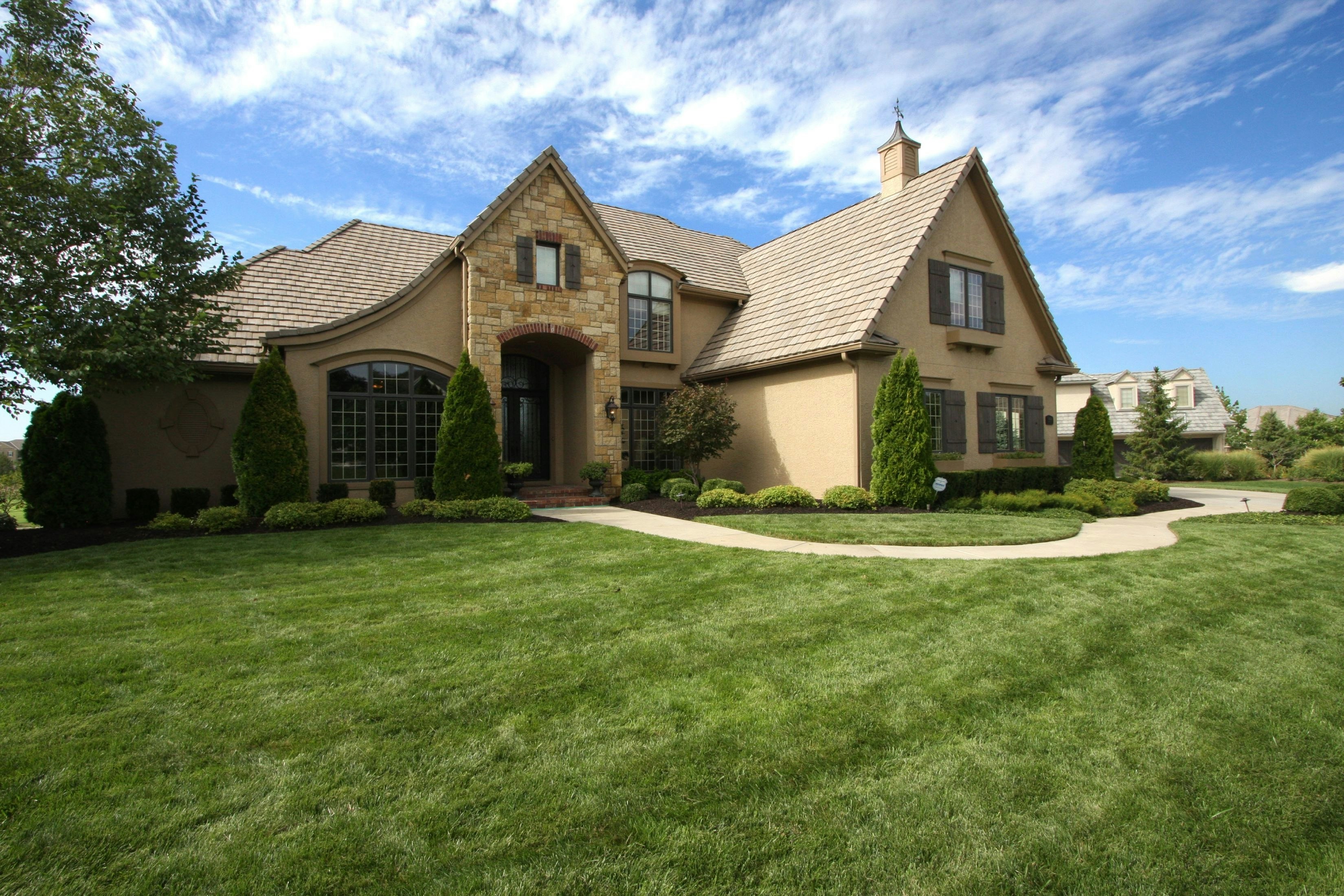 13824 Horton Dr, Overland Park, KS 66223, Presented by Suzy Goldstein ...