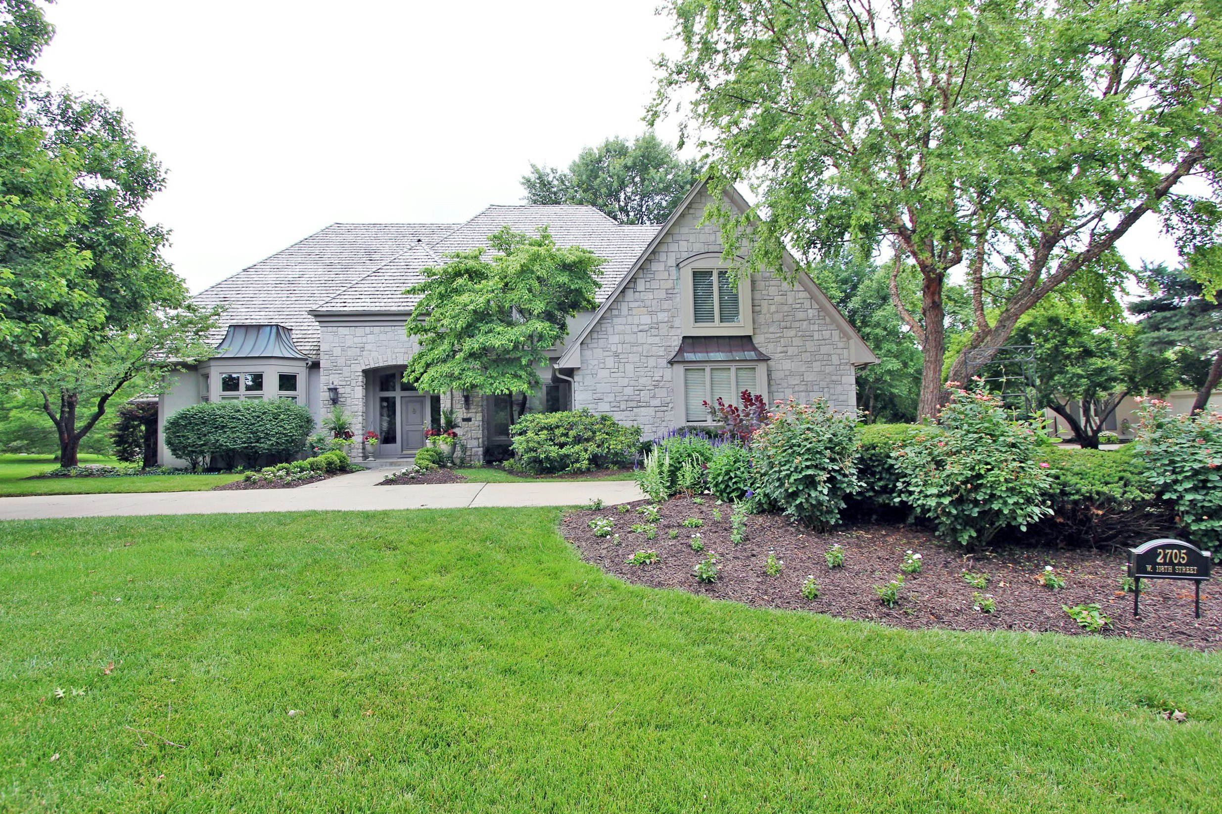 2705 W 118 St, Leawood, KS 66211, Presented by SUZY GOLDSTEIN MARJORIE ...