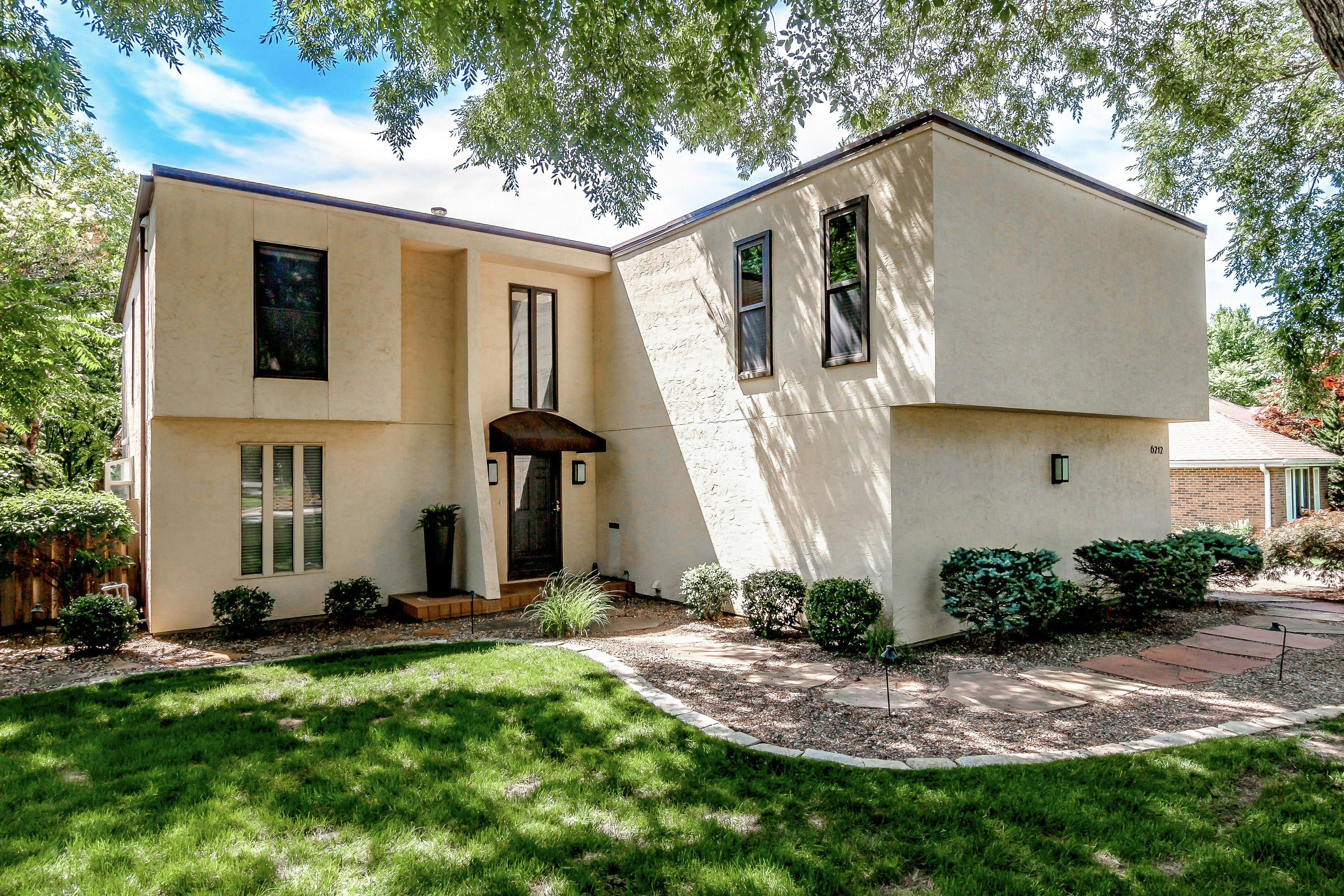 6212 Hodges Drive, Mission, KS 66205, Presented by SUZY GOLDSTEIN ...