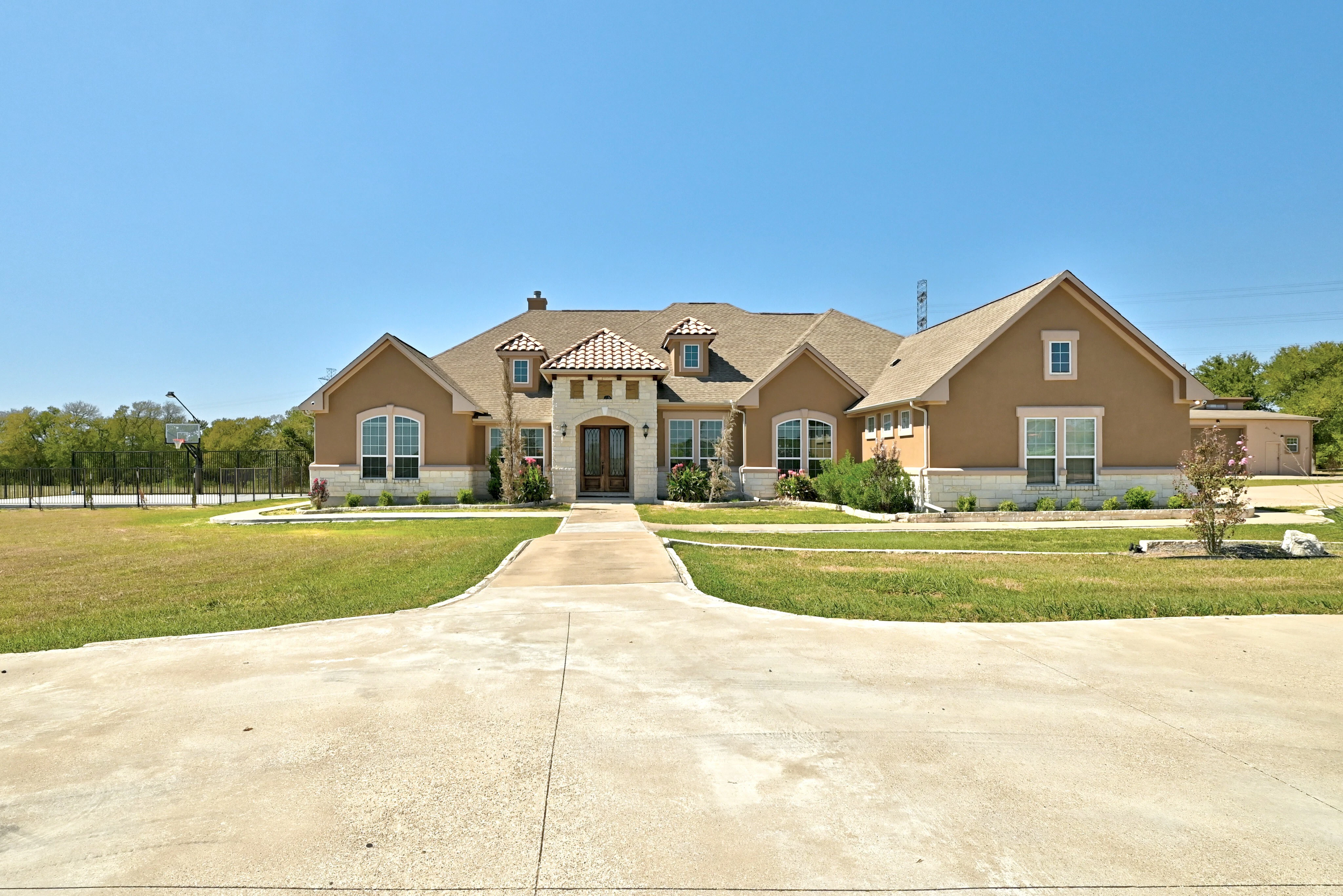 7300 Gilbert Road, Manor, TX 78653, Presented by Monique Celedon ...